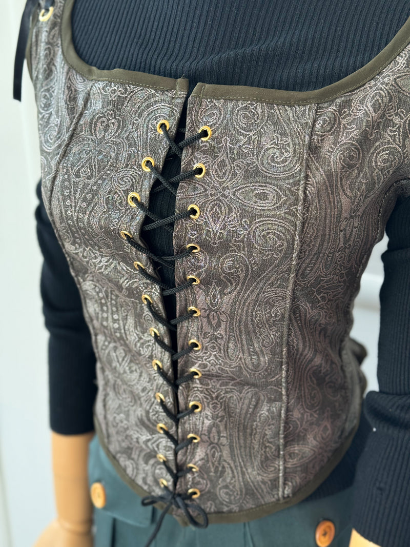 Willow Corvest – Taara